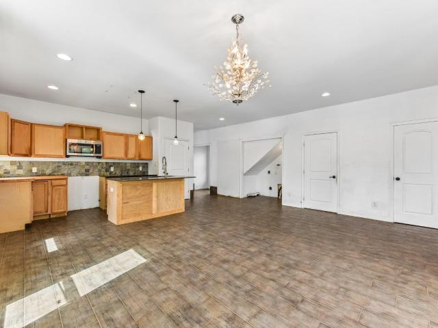 2003 E 9th St # 2