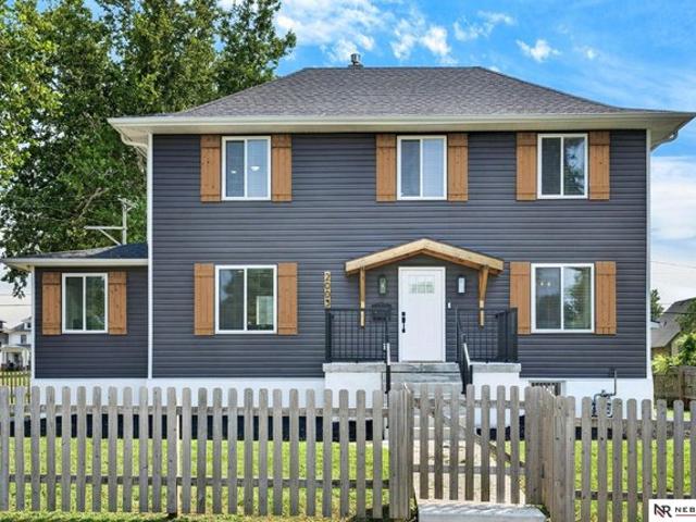 2003 Pinkney St, Omaha, NE 68110