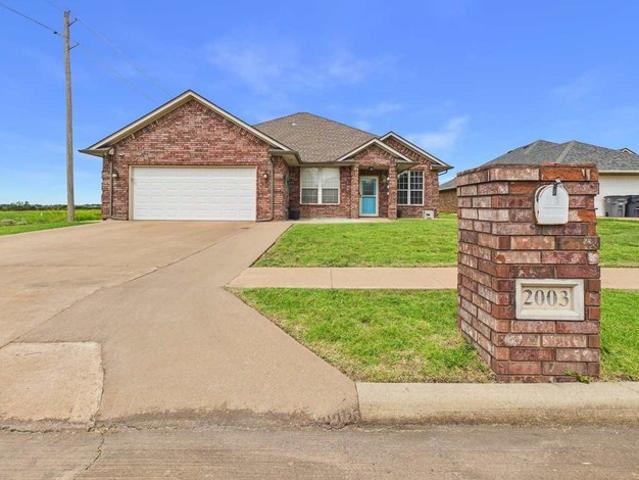 2003 SW 46th St, Lawton, OK 73505
