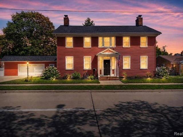 2003 W Jefferson Ave E, Trenton, MI 48183