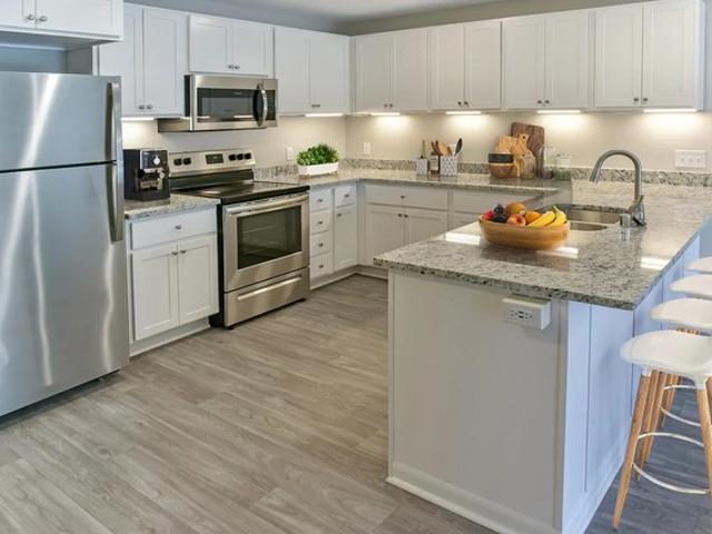 2003 121st St E, Burnsville, MN 55337