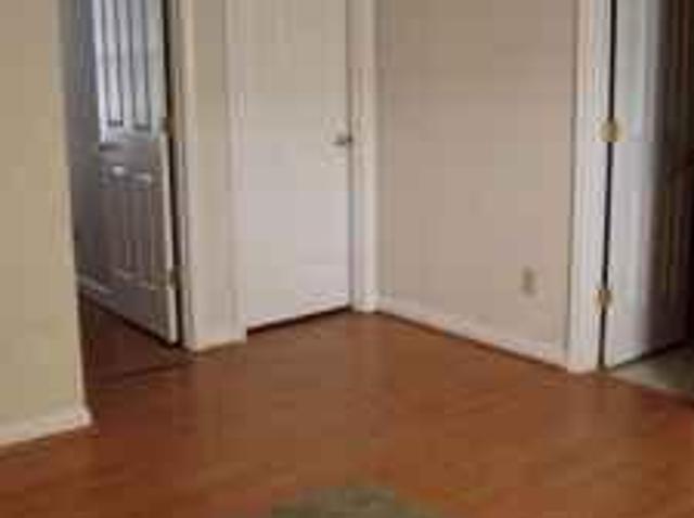 $200 / 3br 2 or 3 BR BY UK SUMMER ONLY! By Campus/Downtown map