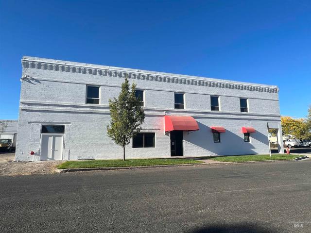 200 3rd Avenue East