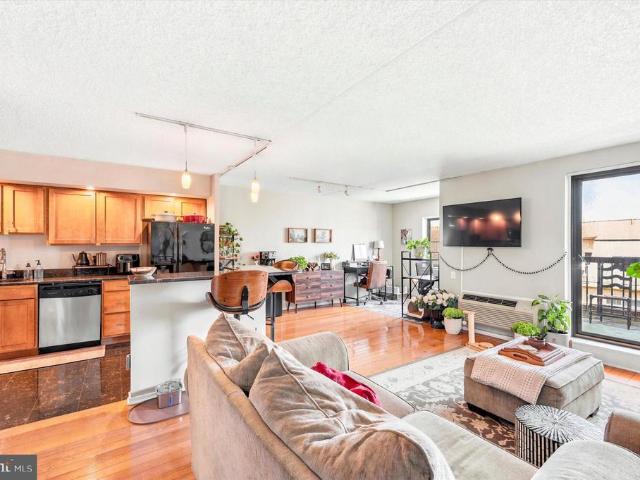 200 10 Lombard Street # 637