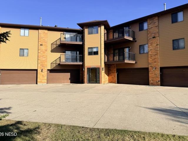 200 19th St SE Apt 205, Watertown, SD 57201