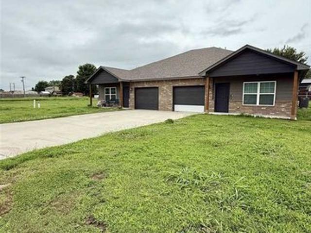 200 202 Buccaneer Dr, Tonkawa, OK 74653