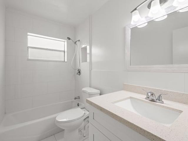 200 _315 SOUTH CRESCENT DRIVE Studio, 1 Bathroom