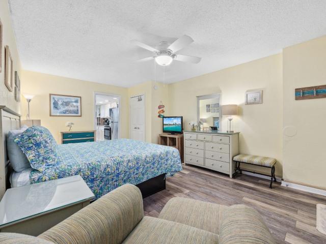 200 76th Ave. N 1009