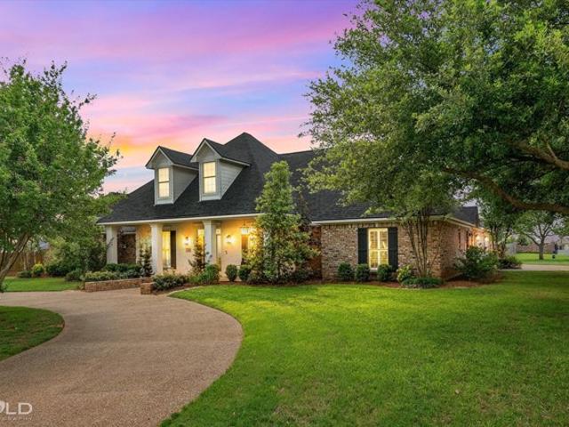 200 Colonel Burt Dr, Benton, LA 71006