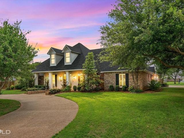 200 Colonel Burt Dr, Benton, LA 71006