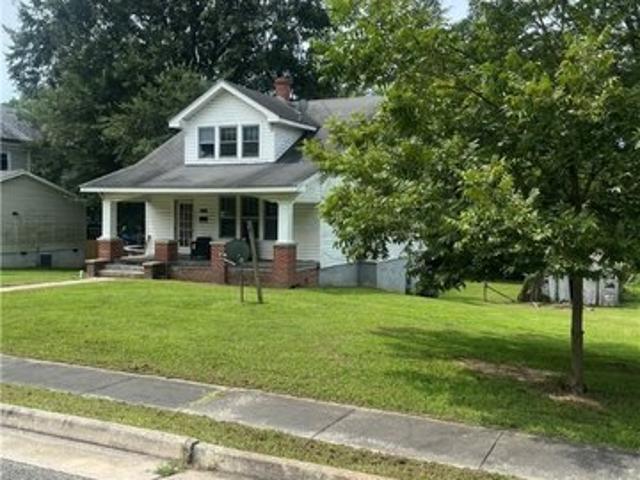 200 College Ave, Blackstone, VA 23824