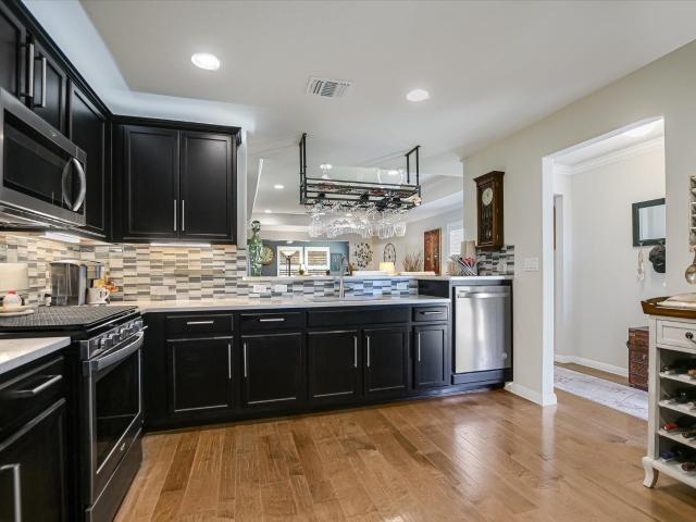 200 Comal Ln