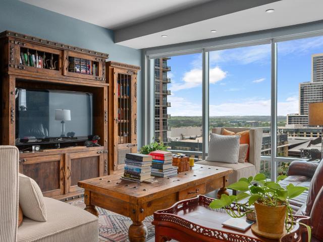 200 Congress Ave # 11A
