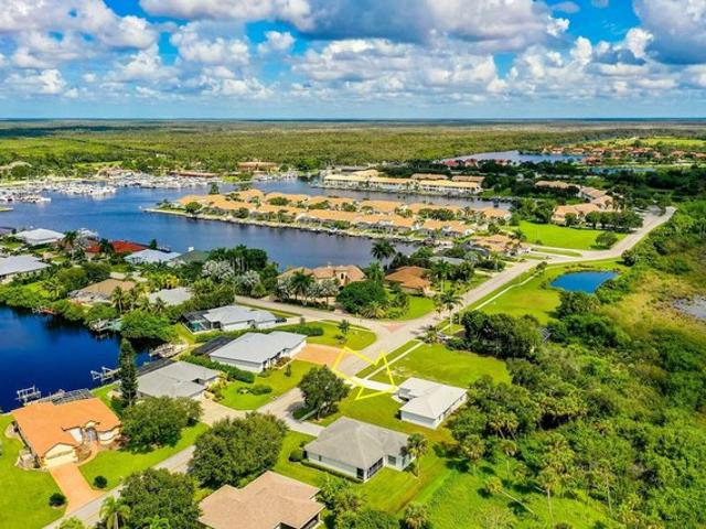 200 Cays Dr, Naples, FL 34114