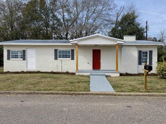 200 Cable St, Headland, AL 36345