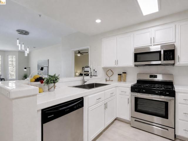 200 Caldecott Ln 108