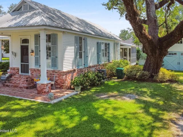 200 Carroll Ave, Bay St. Louis, MS 39520 | MLS #4124 | Compass