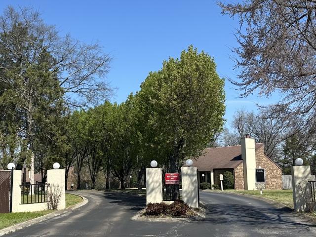200 Castlewood Ln