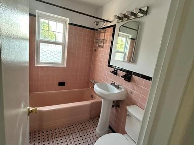 200 Crescent Place 2nd fl