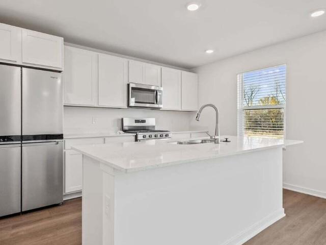 200 Cressmoor Boulevard