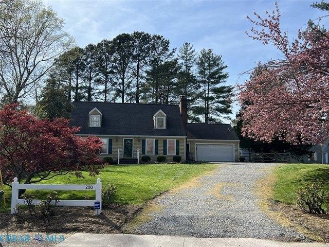 200 Cross St, Urbanna, VA 23175
