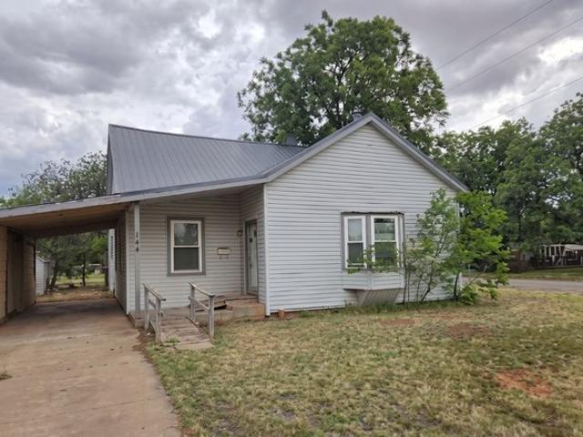200 Avenue F SE, Childress, TX 79201