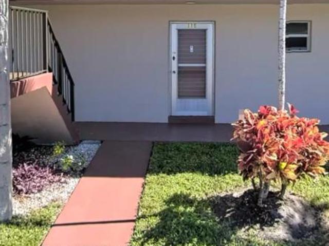 200 Bonnie Blvd #115, Palm Springs, FL 33461