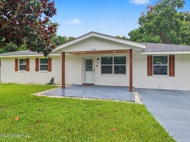 200 Beverly Dr, Ocean Springs, MS 39564