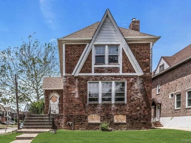 200 Bixley Heath, Lynbrook, NY 11563