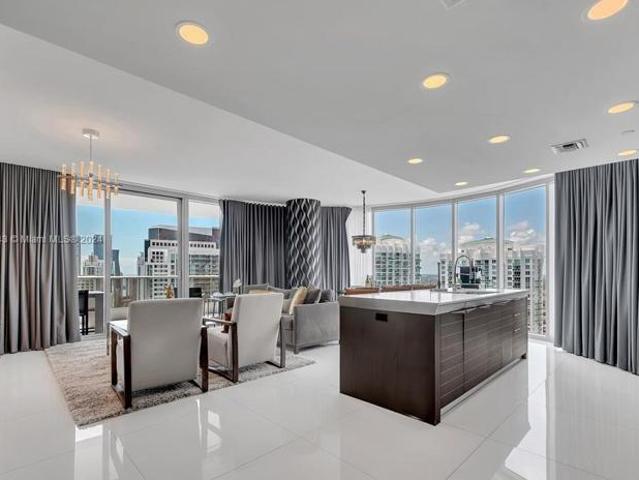 200 Biscayne Blvd Way #3902, Miami, FL 33131