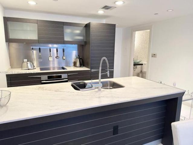 200 Biscayne Blvd Way #4314, Miami, FL 33131