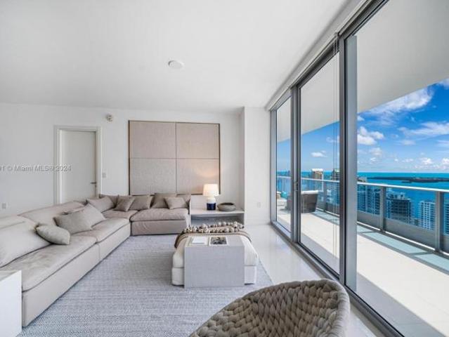 200 Biscayne Blvd Way #4704, Miami, FL 33131