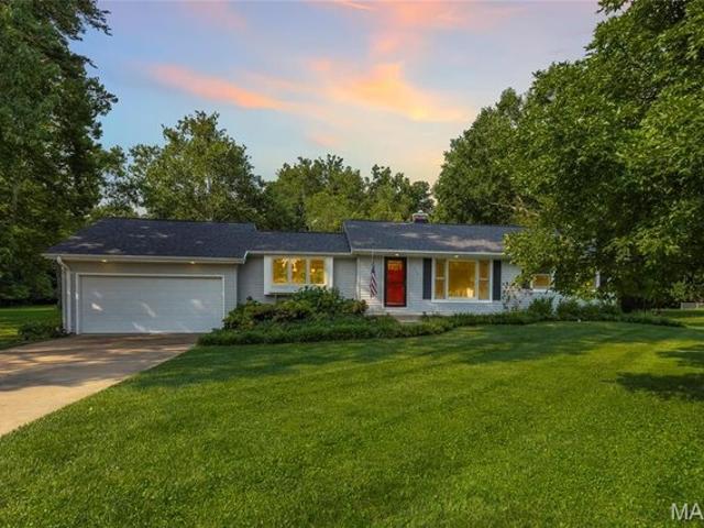 200 Brookside Ln, Ballwin, MO 63021