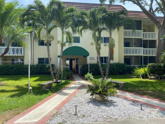 200 Galen Dr #301, Key Biscayne, FL 33149