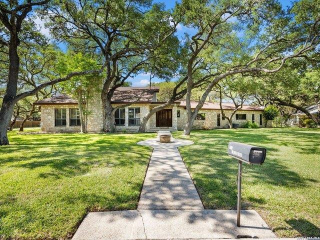 200 Garrapata Ln, Hollywood Park, TX 78232