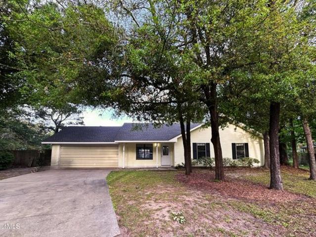200 Glen Meadows Cir, Brunswick, GA 31523