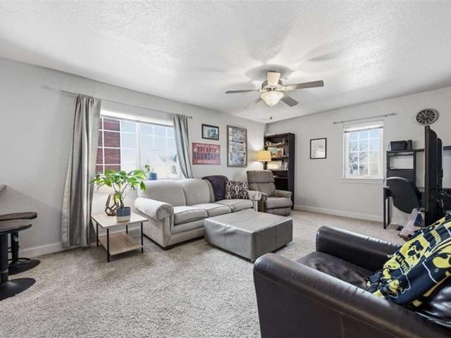 200 Grandview Ct Unit 205, Iowa City, IA 52246