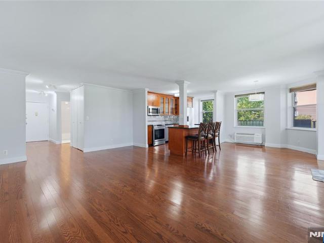 200 Grand Cove Way # 4J
