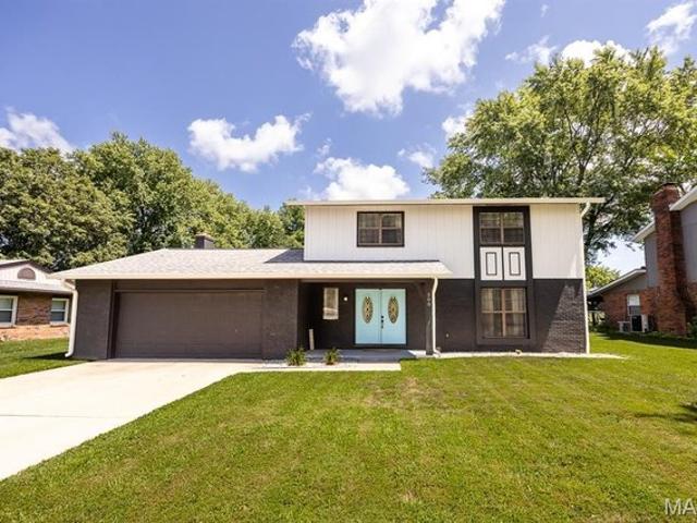 200 Debra Dr, Fairview Heights, IL 62208