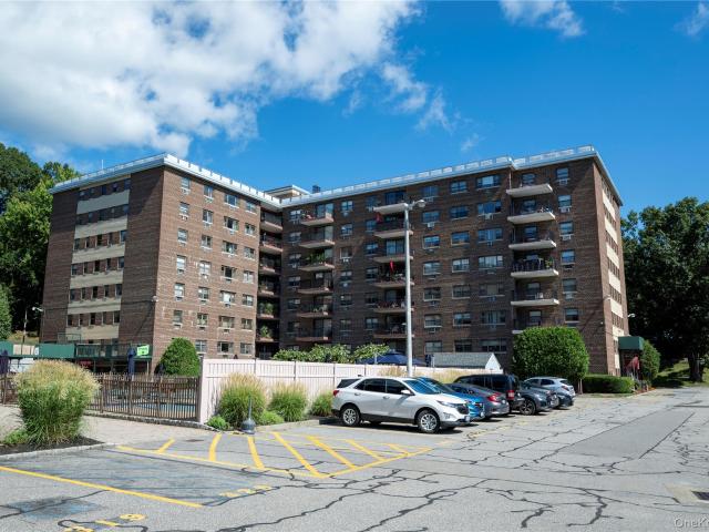 200 Diplomat Dr, Unit 8B, Mount Kisco, NY 10549 | MLS #906302 | Compass