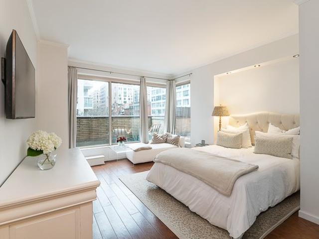 200 E 69th St Apt 4A, New York, NY 10021
