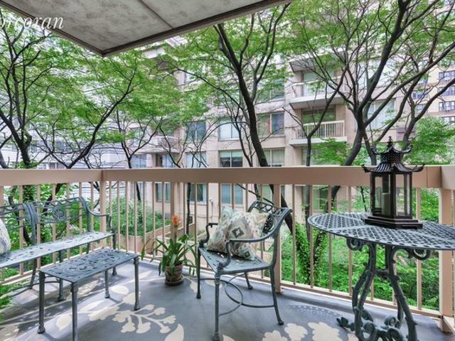 200 E 69th St Unit 3UT, New York City, NY 10021