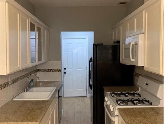 200 E 12th St, Dallas, TX 75203 | MLS #21165 | Compass