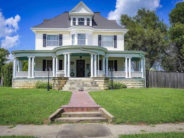 200 E 14th St, Horton, KS 66439