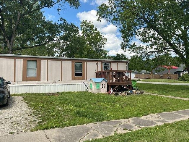 200 E 2nd St, Pomona, KS 66076