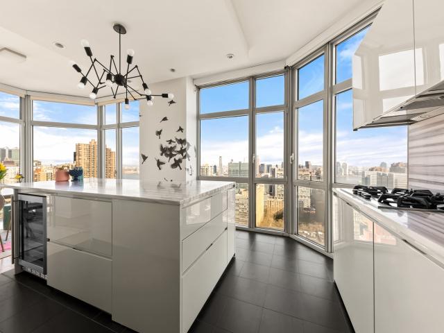 200 E 32ND Street 32E