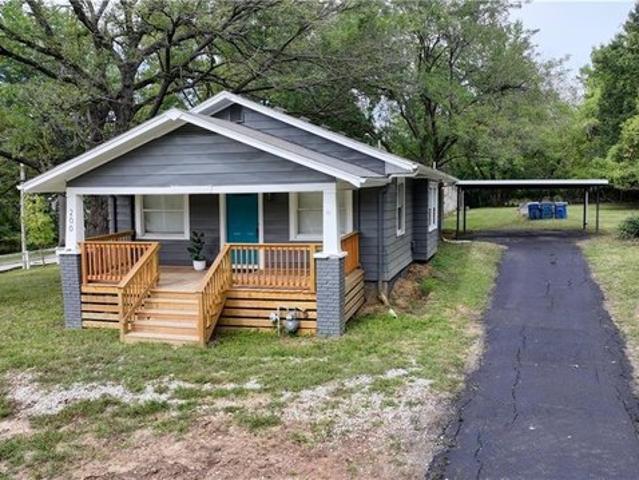 200 E Whittier St, Claycomo, MO 64119