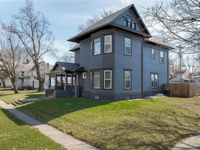 200 E Berry Street