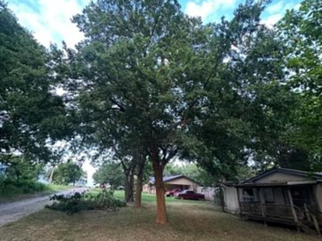 200 E Locust St, Celeste, TX 75423