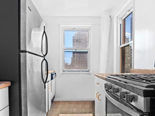 200 East 84th Street, Unit 10H